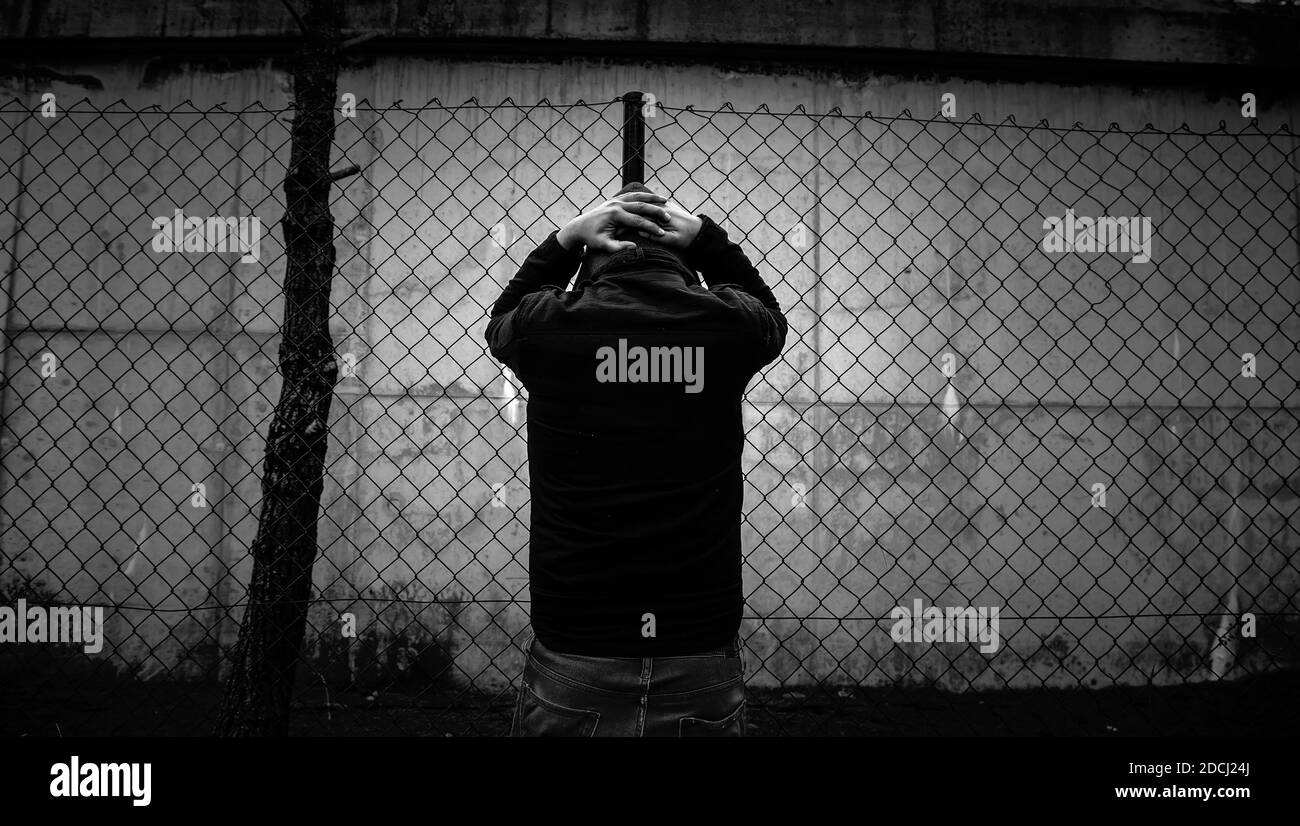 Young black men gang street back hi-res stock photography and images ...