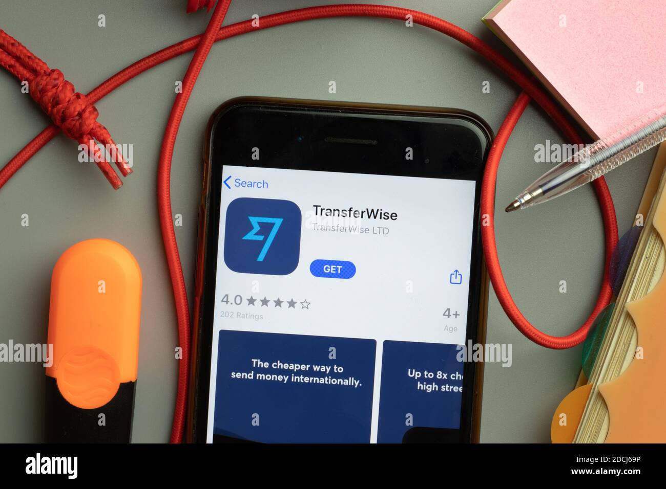 Transferwise icon hi-res stock photography and images - Alamy