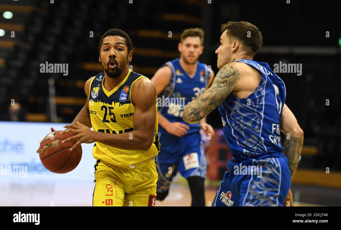 Oldenburg, Germany. 21st Nov, 2020. Basketball: Bundesliga, EWE Baskets ...