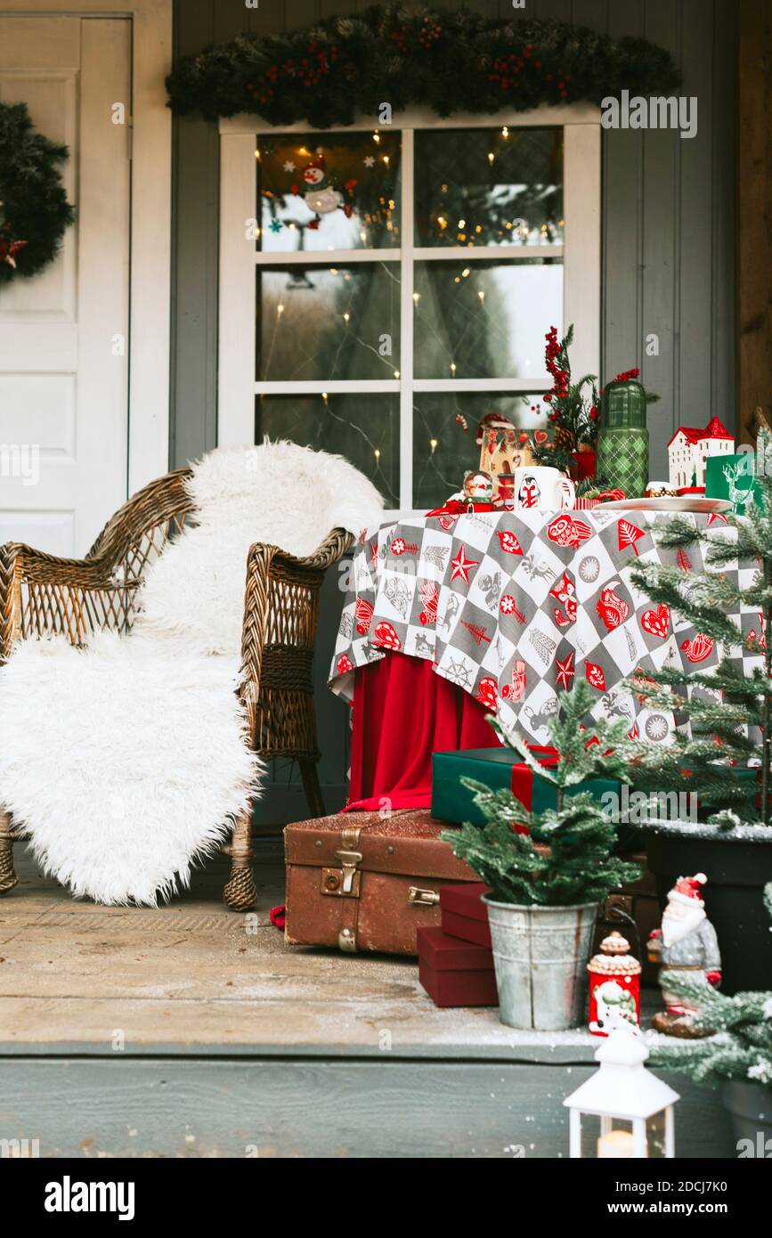 Christmas decorated snow front yard hi-res stock photography and images ...