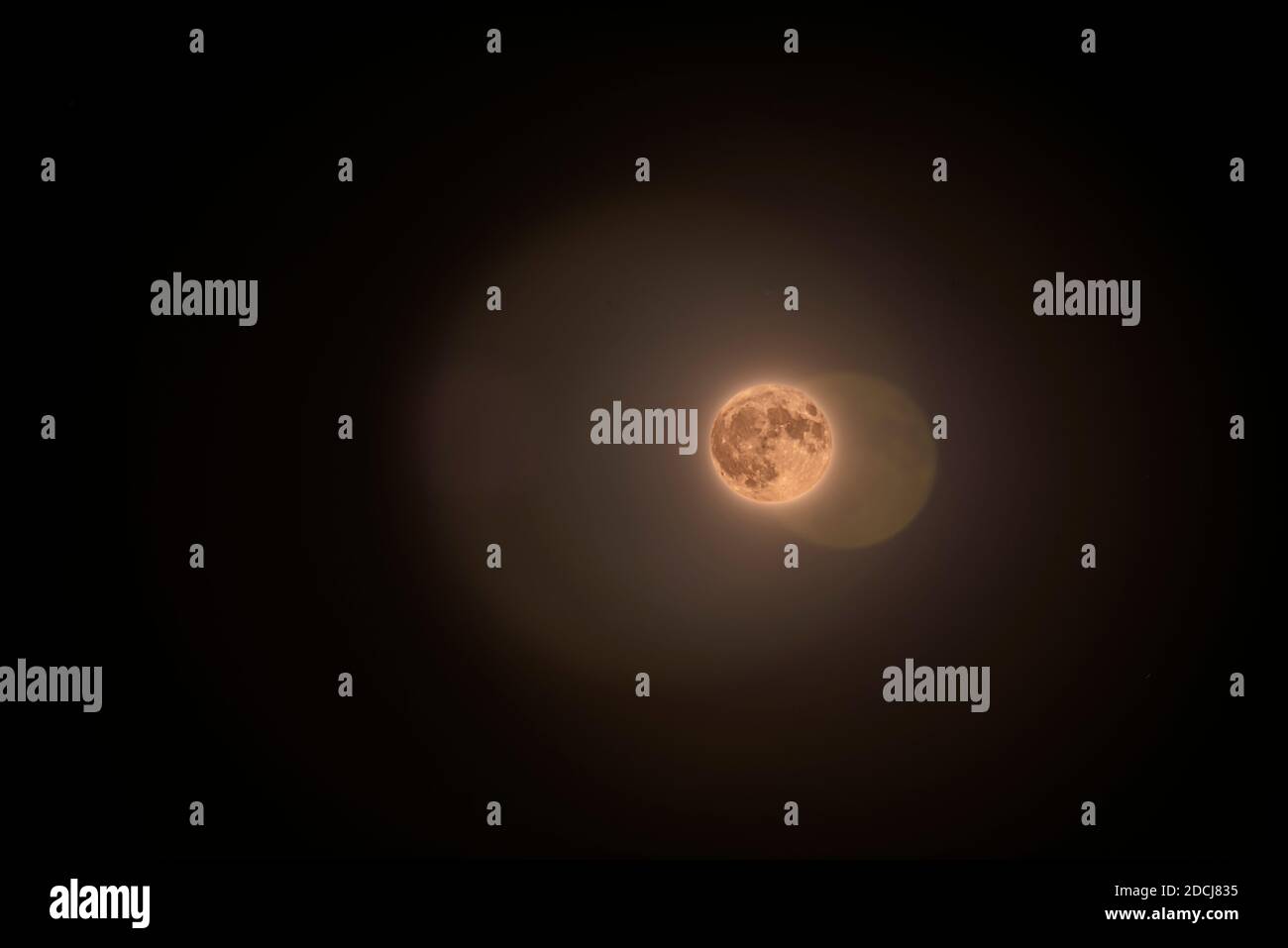 Lens flare at night hi-res stock photography and images - Alamy