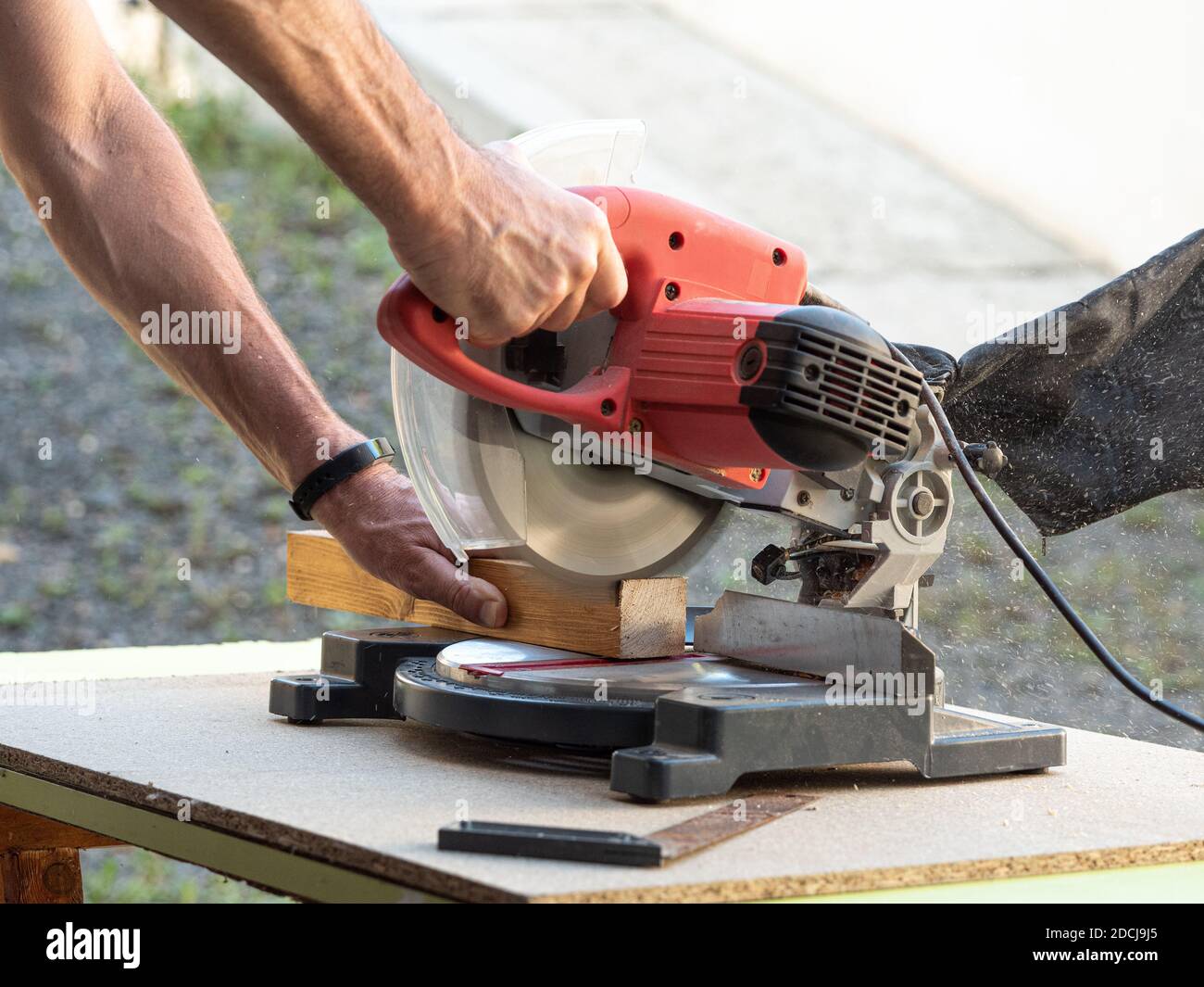 Circular Saw. Carpenter Using Circular Saw for wood beam Stock Photo ...