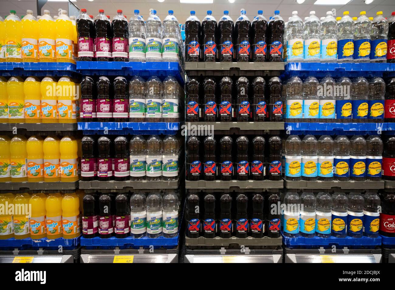 Fizzy drinks uk hi-res stock photography and images - Alamy