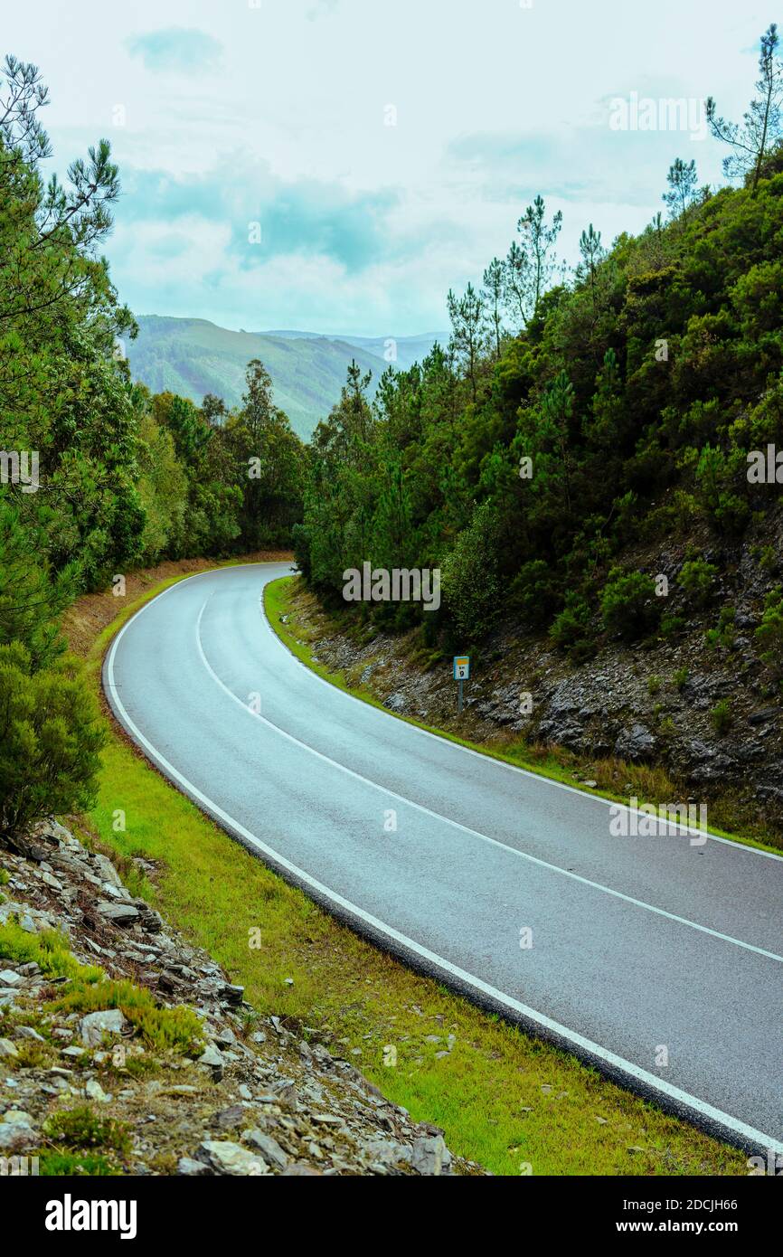 Curb the curve hi-res stock photography and images - Alamy