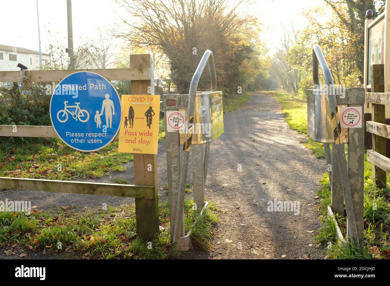 November 2020 - Signs on the Nation Cycle Network route 26 at Yatton ...