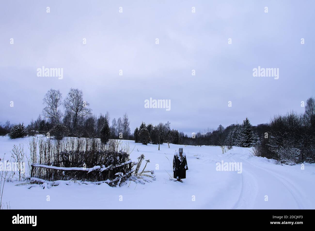 Scarecrow snow hi-res stock photography and images - Alamy