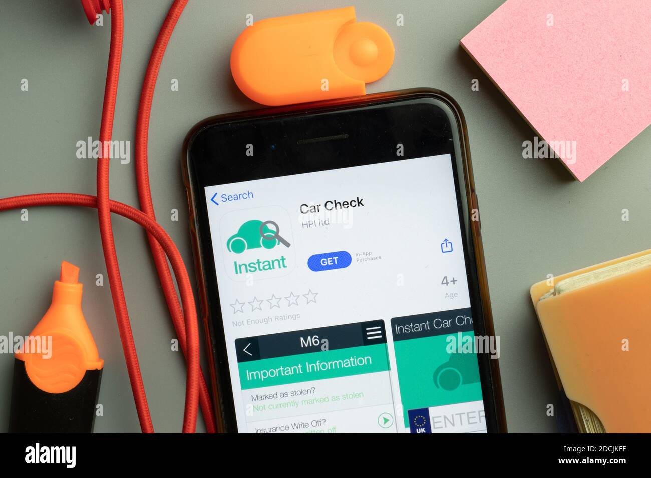 Check app hi-res stock photography and images - Alamy