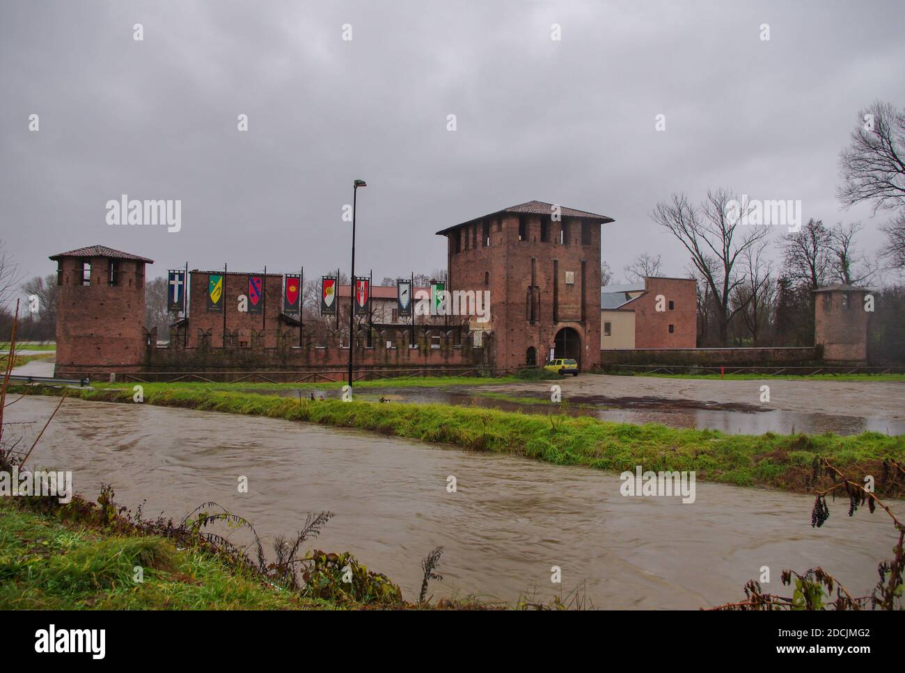 Flooded castle hi-res stock photography and images - Alamy
