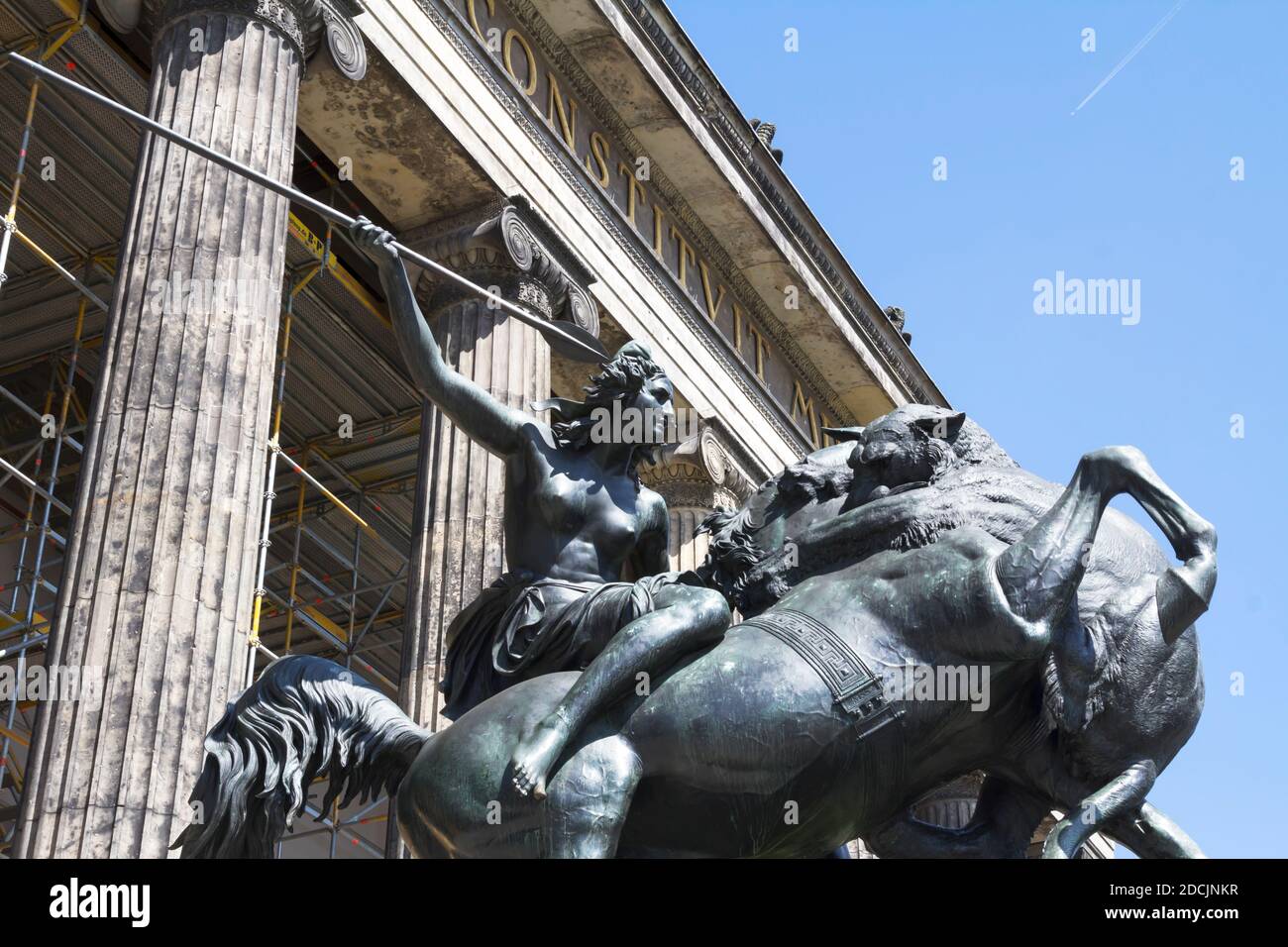 Statue of amazon warrior hi-res stock photography and images - Alamy