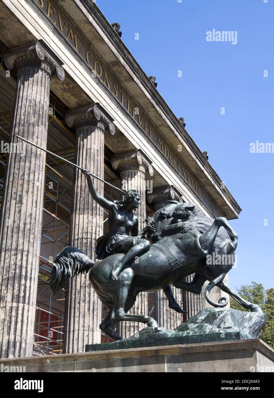 Statue of "Kampfende Amazone" ("Fighting Amazonian Woman") by August ...