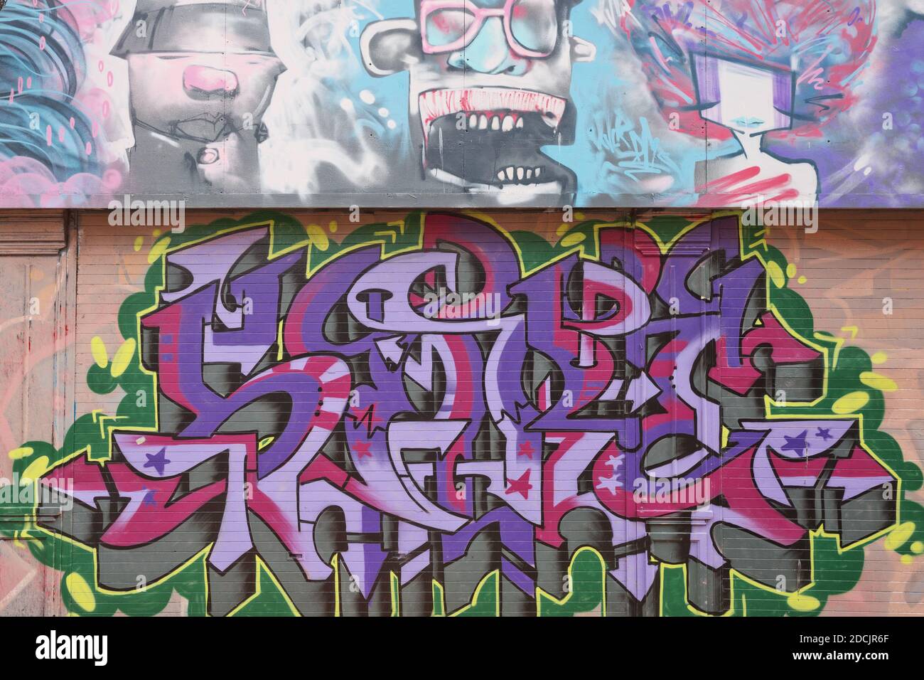 Belfast street art hi-res stock photography and images - Alamy