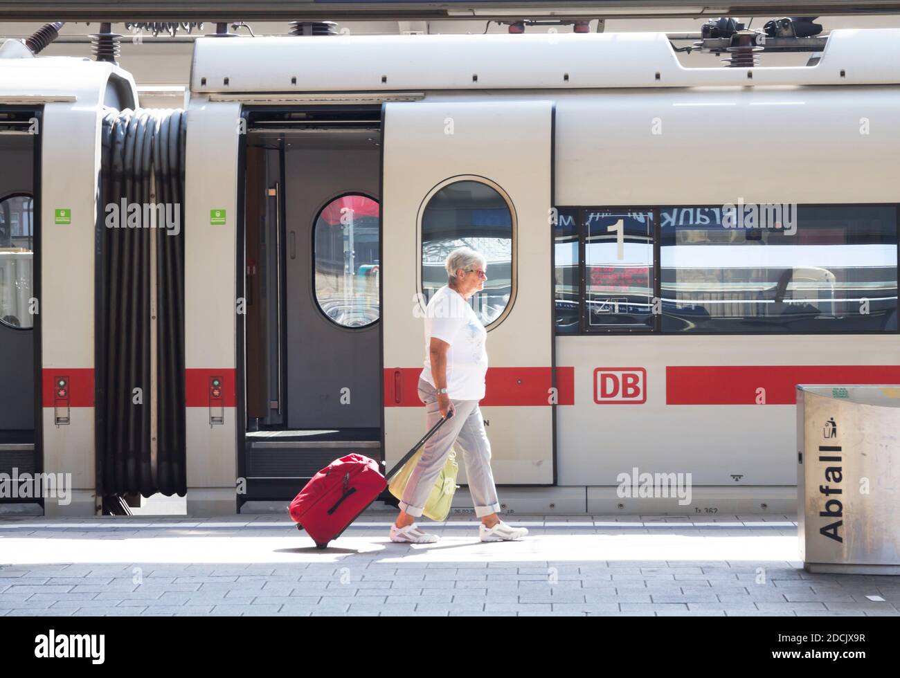 FRANKFURT, GERMANY : ICE speed train, Inside the Frankfurt central ...