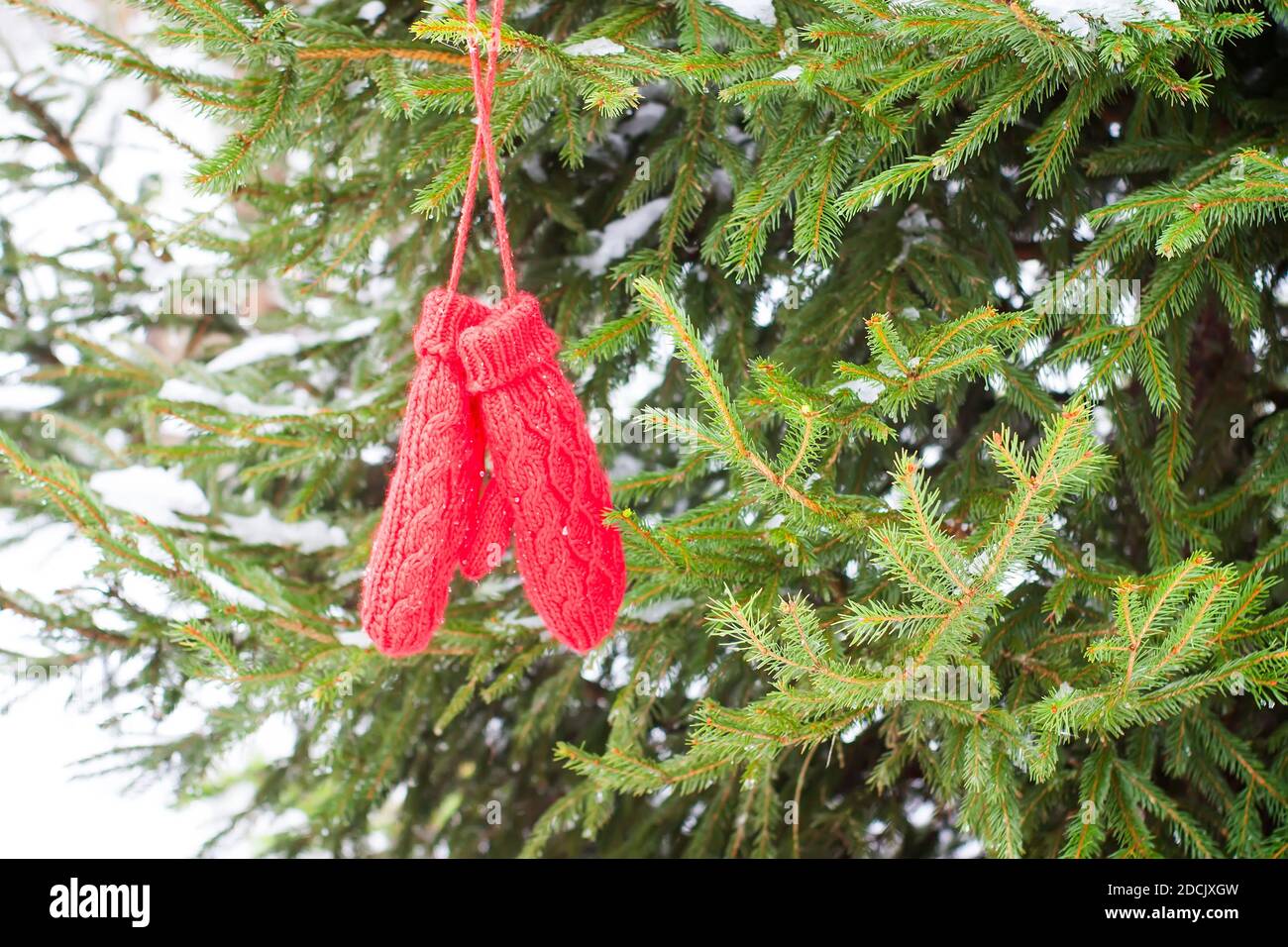 Hanging mittens hi-res stock photography and images - Alamy