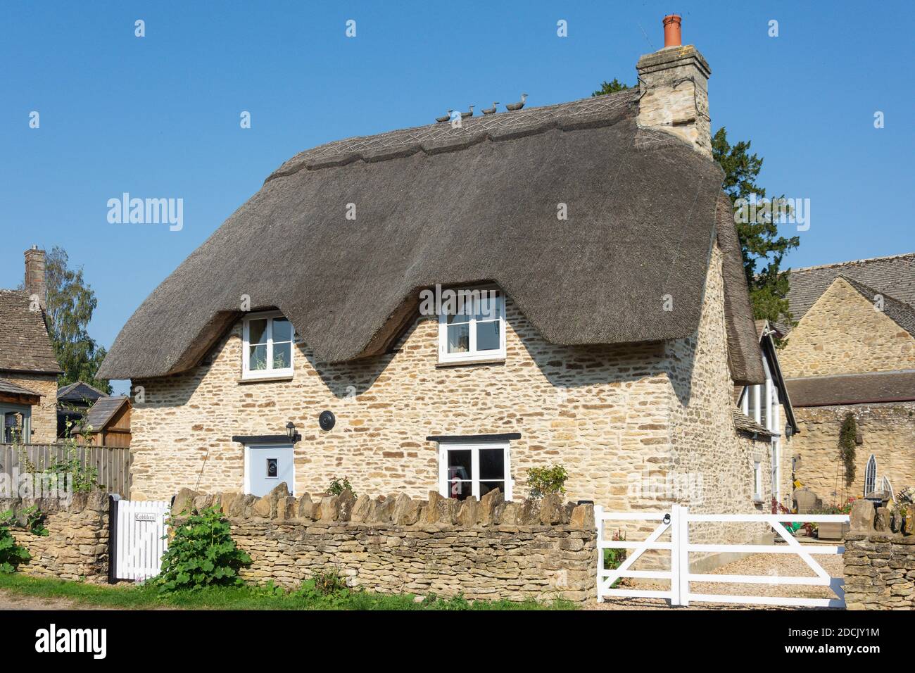 Thatched cottage, Buckland Road, Buckland, Oxfordshire, England, United ...