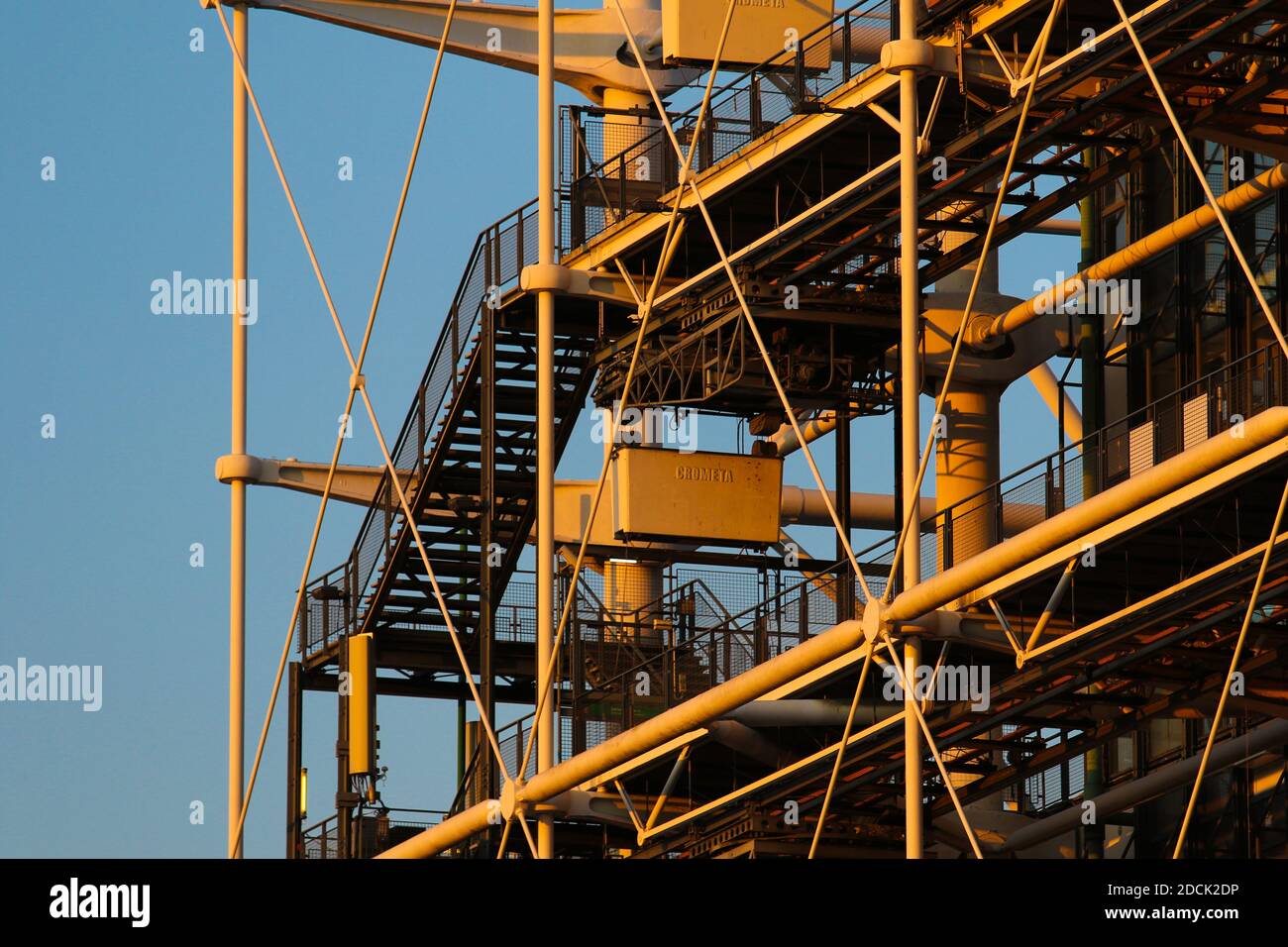 Paris, France - Le Centre Pompidou - Architect: Renzo Piano, ‎Richard ...
