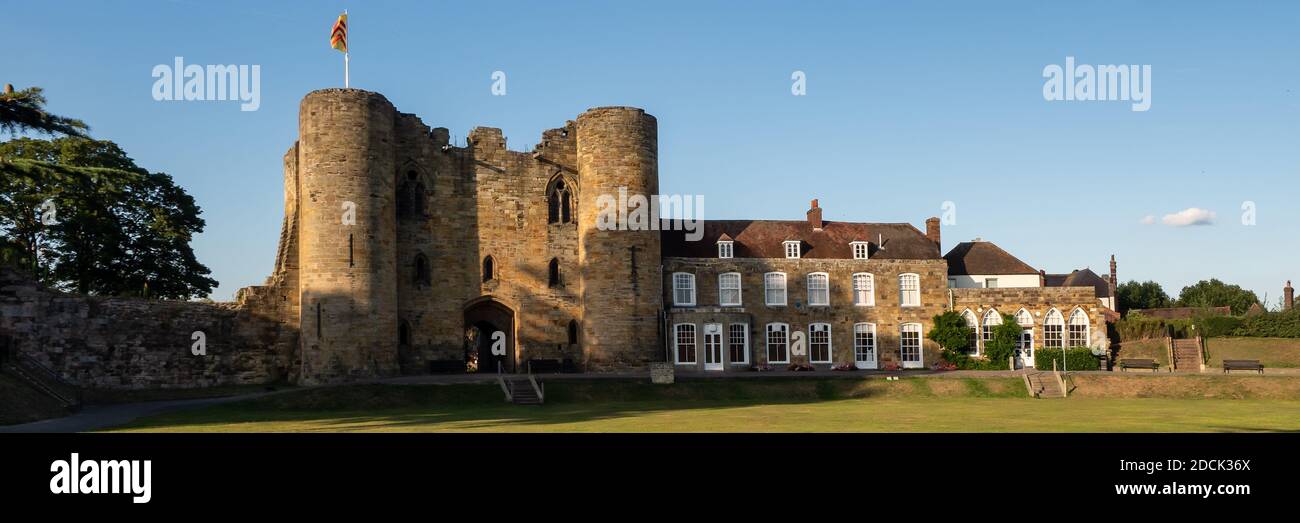 TONBRIDGE, KENT, UK - SEPTEMBER 13, 2019: Panorama view of Tonbridge ...