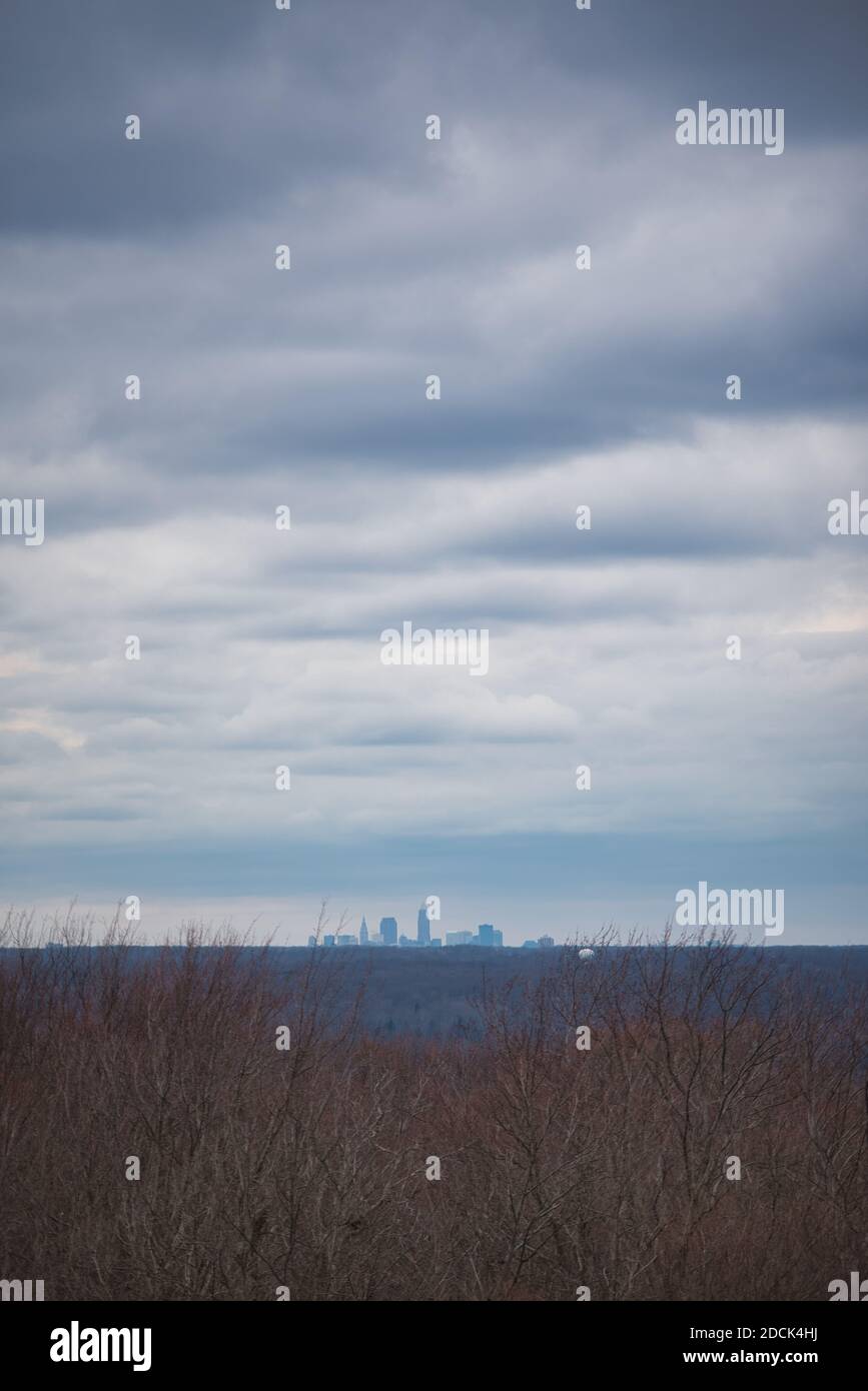 Cleveland ohio skyline in fall with big gray clouds Stock Photo - Alamy