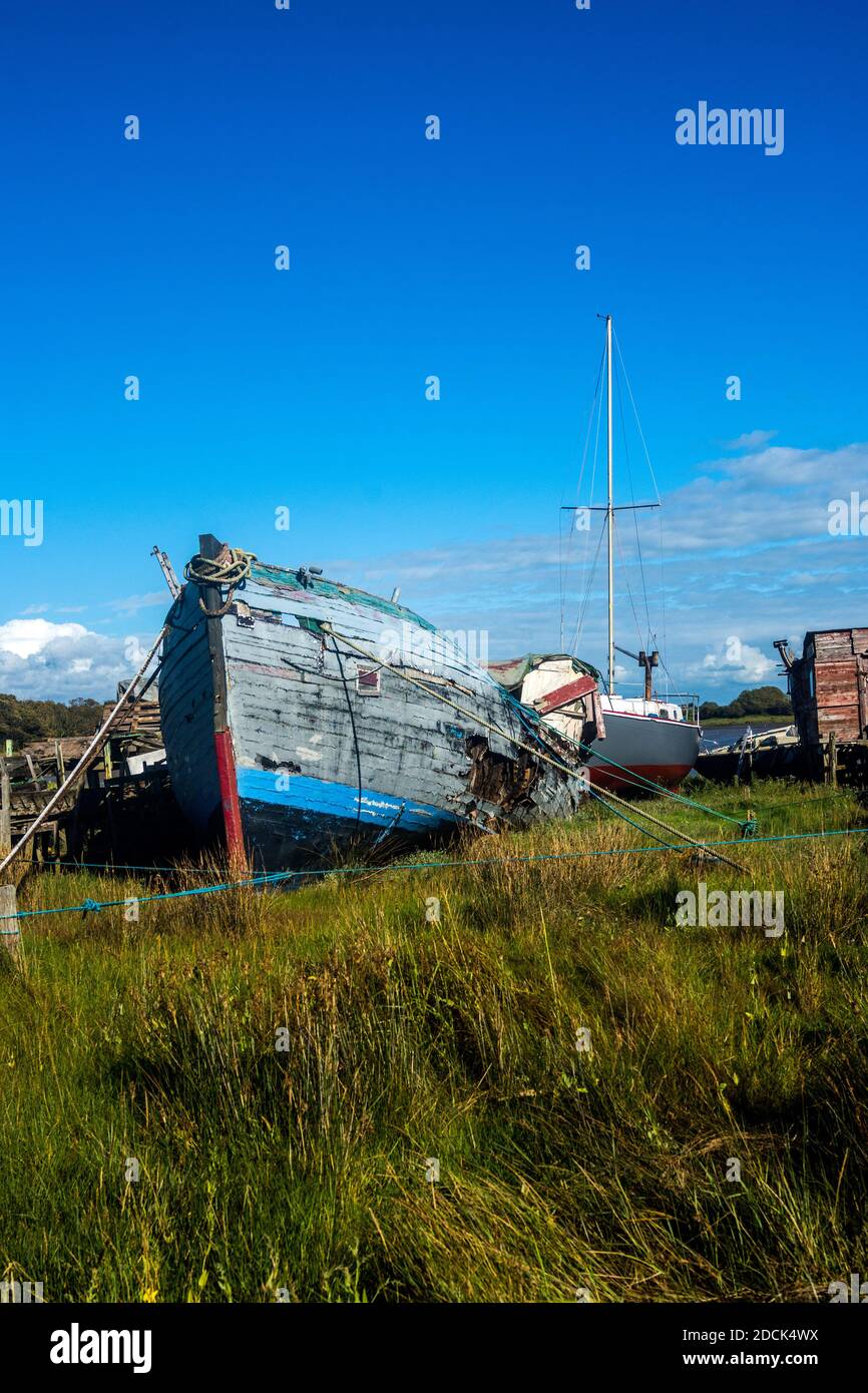 One of many boat wrecks on the River Wyre at Skippool Creek Stock Photo ...