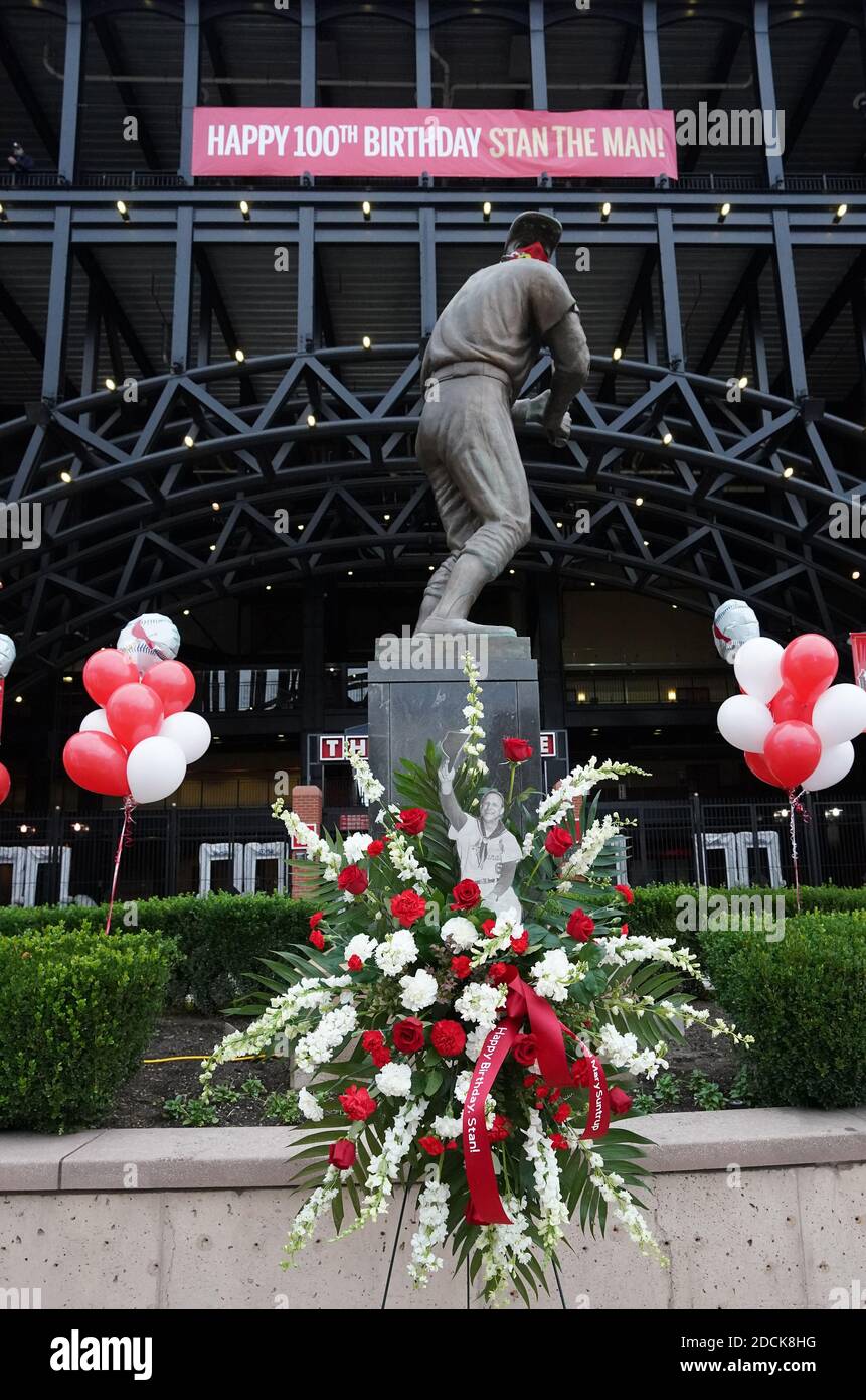 St. Louis, United States. 21st Nov, 2020. Flowers sit at the base of ...