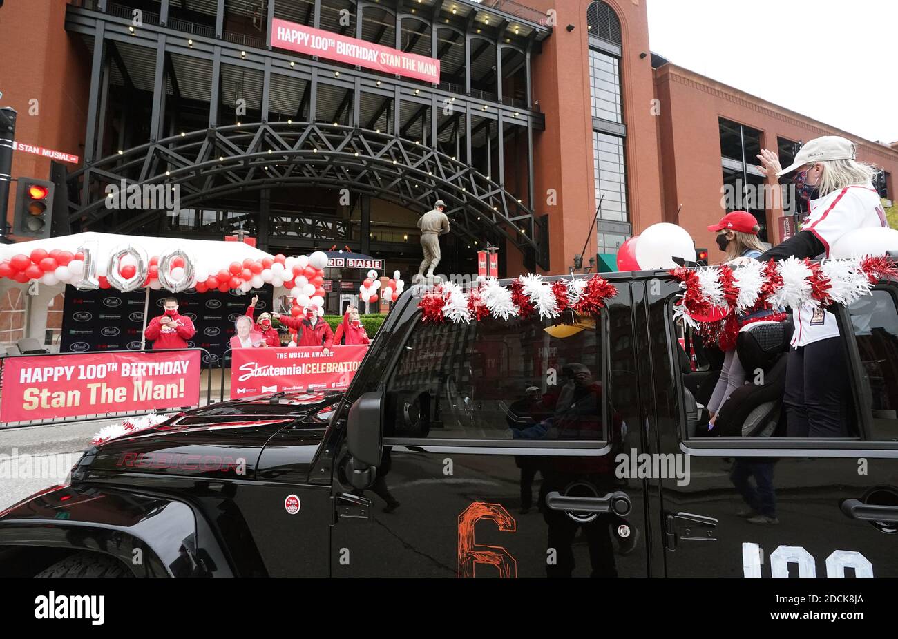 Stan musial statue busch stadium hi-res stock photography and images ...