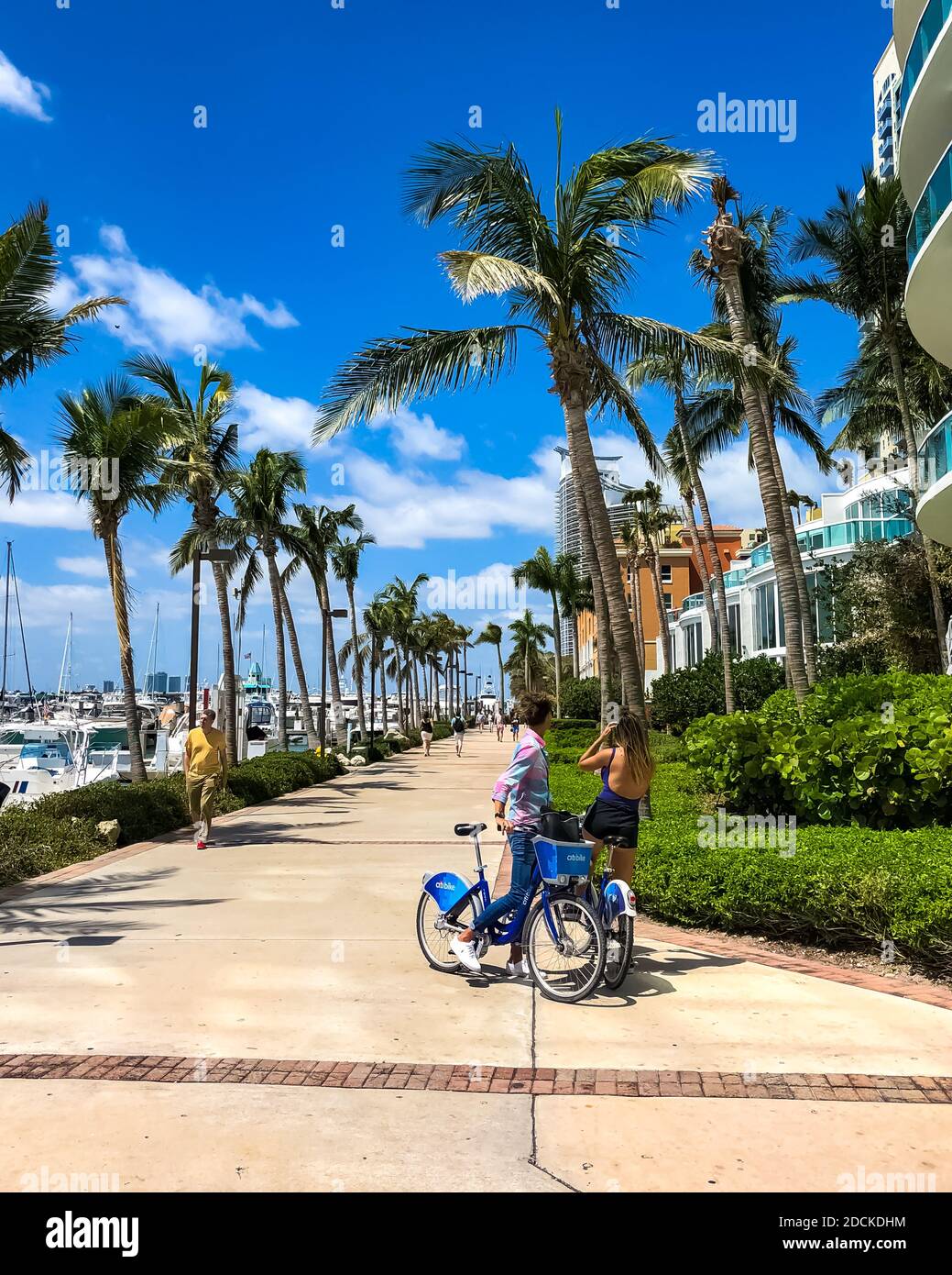 Miami South Beach, Ocean Drive on a beautiful sunny day Stock Photo - Alamy
