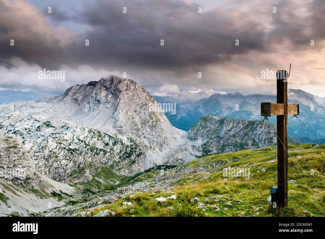 Summit cross of Fagstein with view of Kahlersberg, Hagengebirge ...