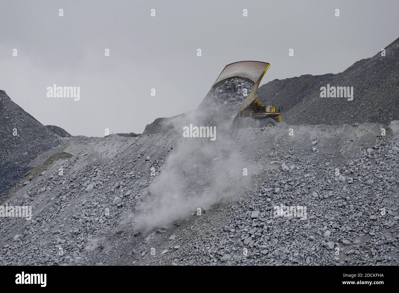 Open cast mine tipper hi-res stock photography and images - Alamy