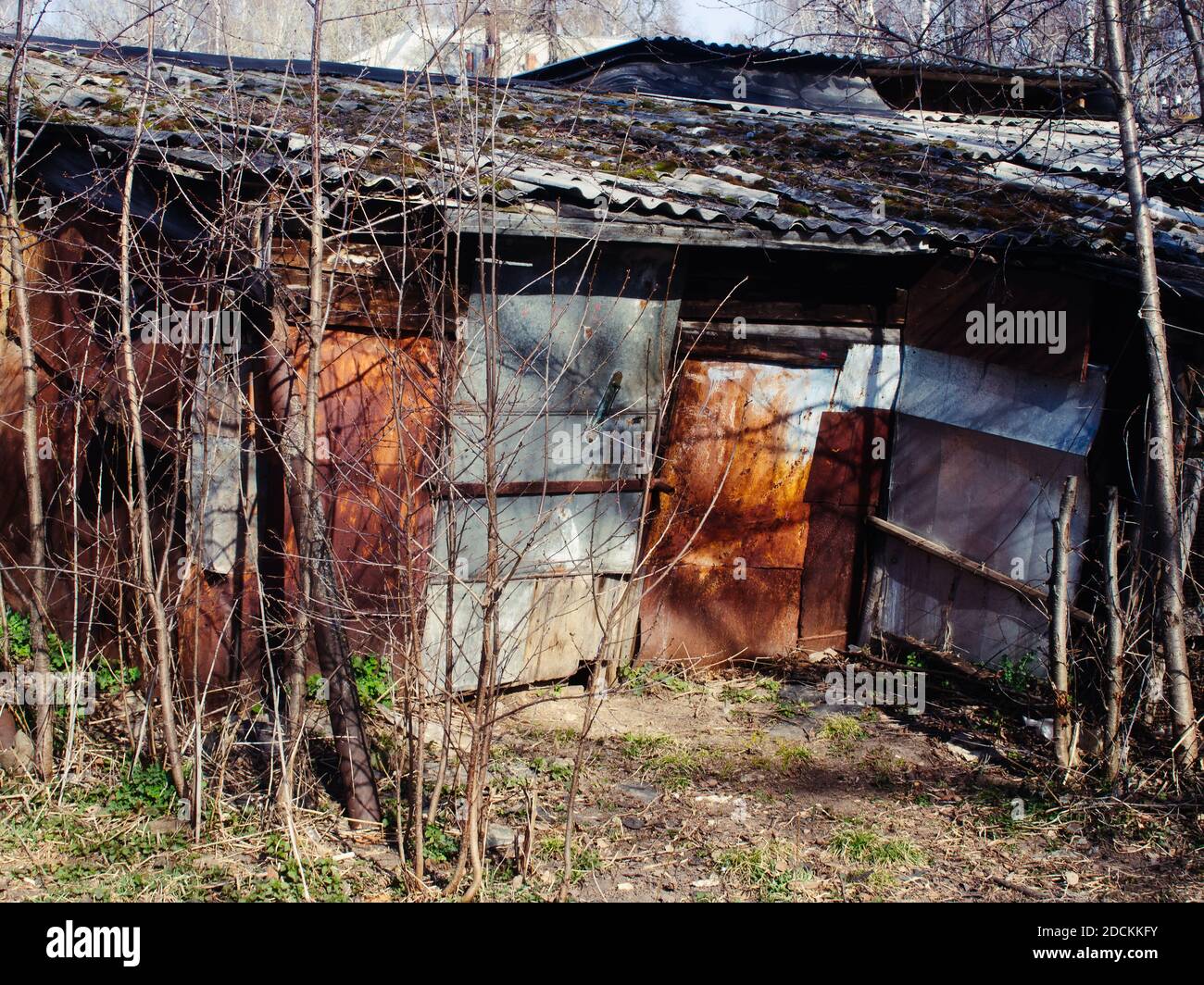 Old barn and sheds hi-res stock photography and images - Alamy