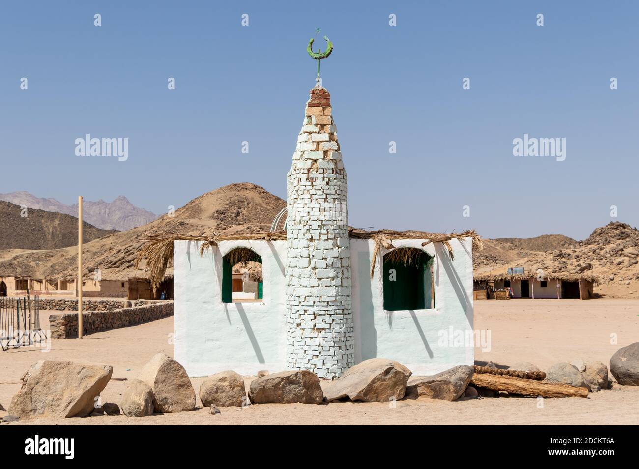 A small local modest mosque in the desert in Egypt Stock Photo - Alamy