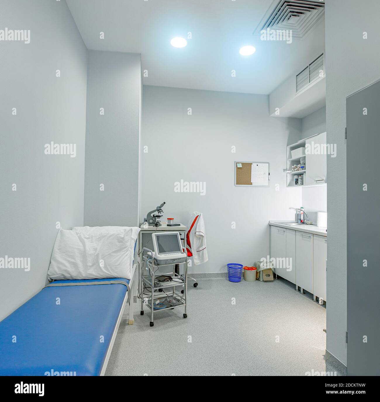 Modern procedure room hi-res stock photography and images - Alamy