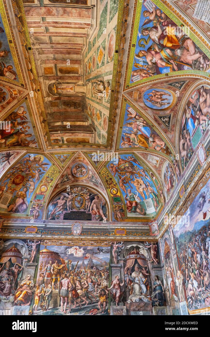 Room of Constantine with frescoes paintings by the school of Raphael ...