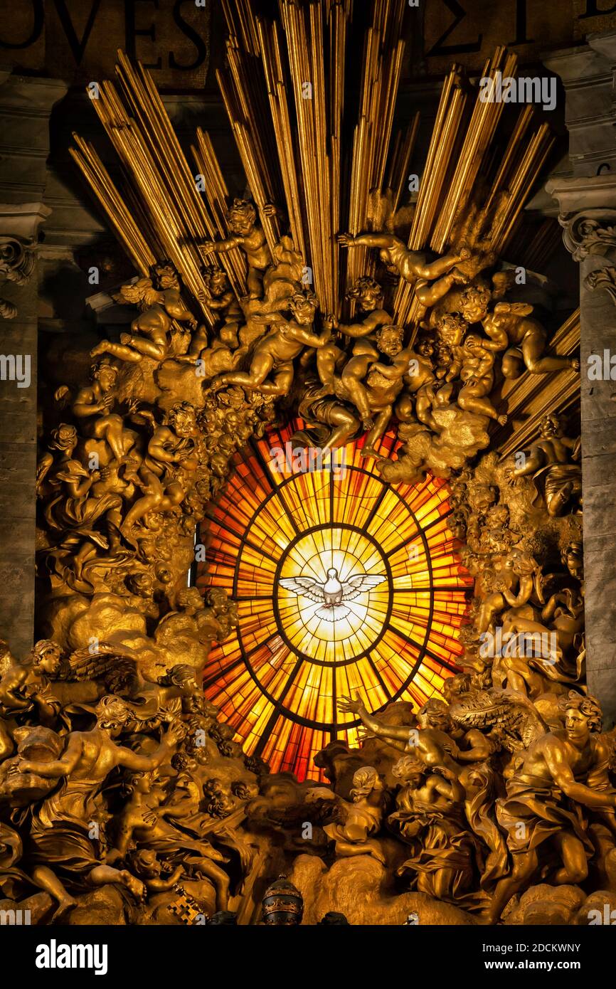 Sacred dove sculptures hi-res stock photography and images - Alamy