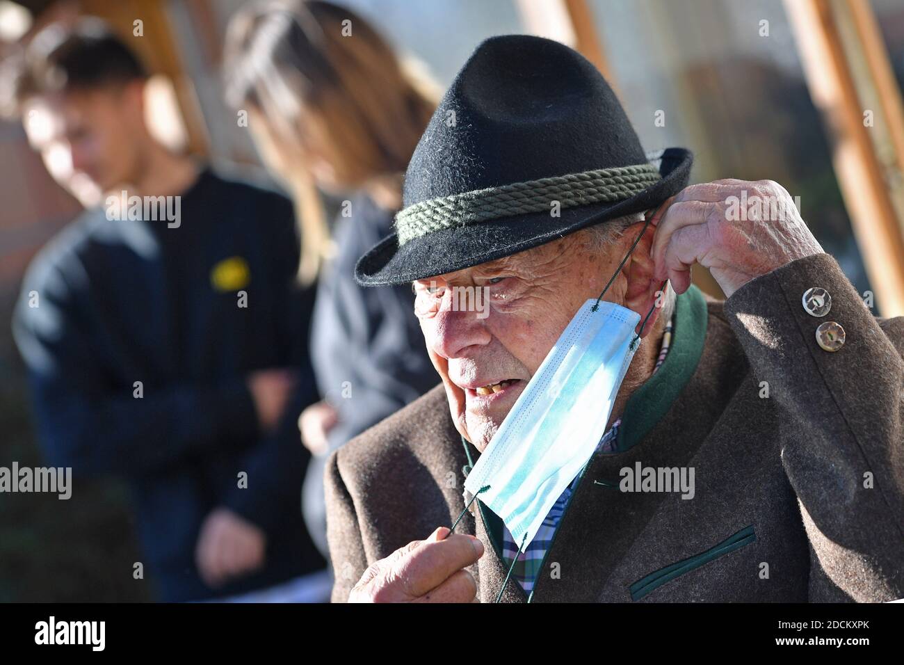 Group people without face hi-res stock photography and images - Alamy