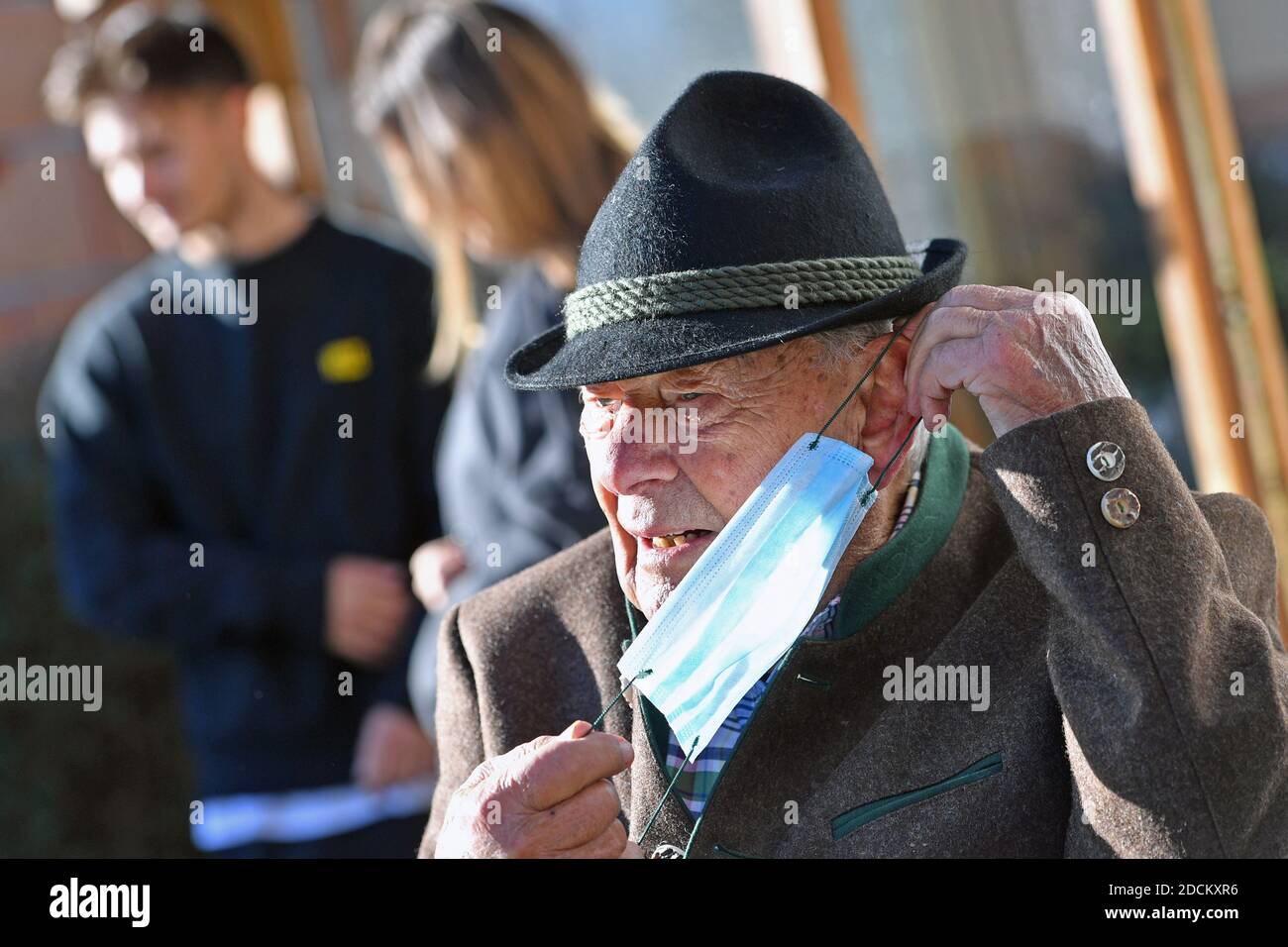 Group people without face hi-res stock photography and images - Alamy