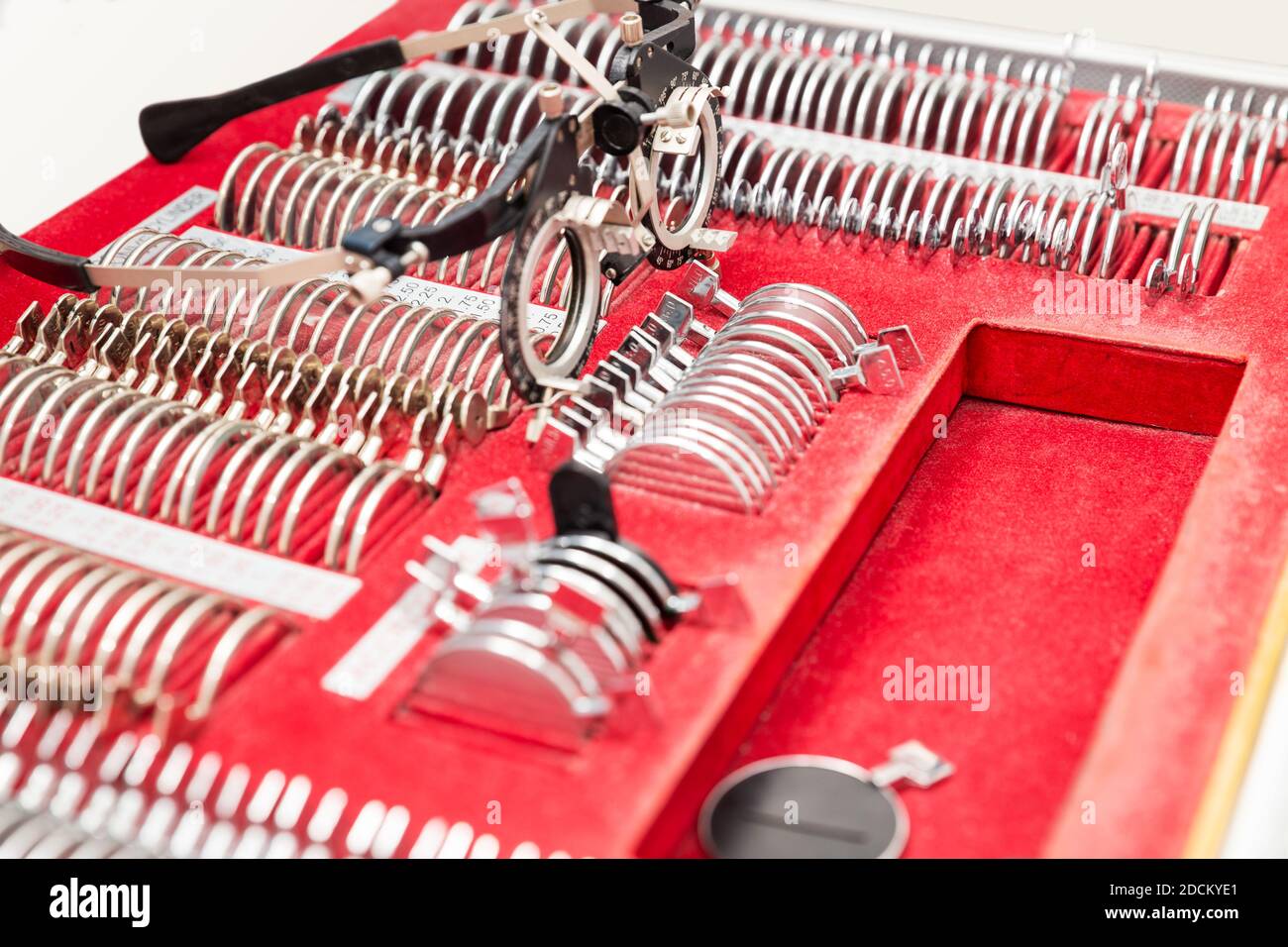 Ophthalmic equipment, a set of diopter lenses with a frame for the ...