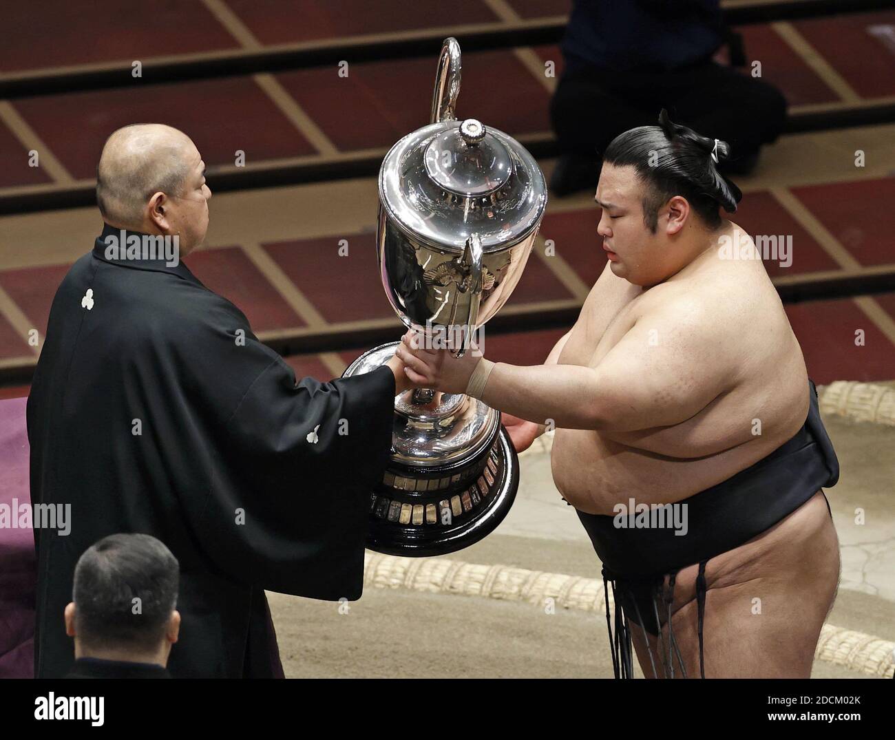 Tokyo, Japan. 22nd Nov, 2020. Ozeki Takakeisho (R) receives the ...