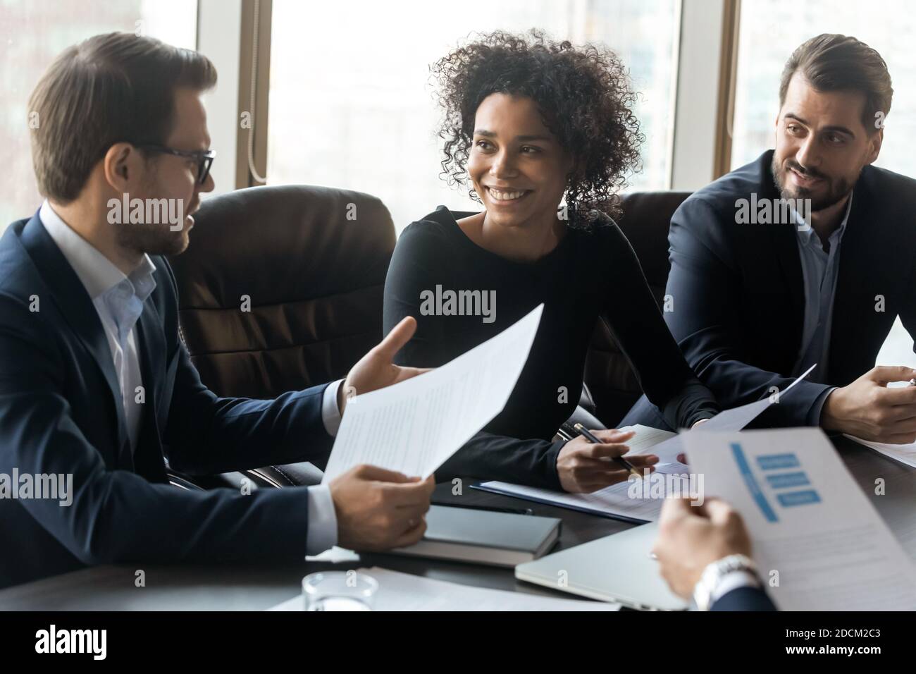 Conversation meeting paperwork business hi-res stock photography and ...