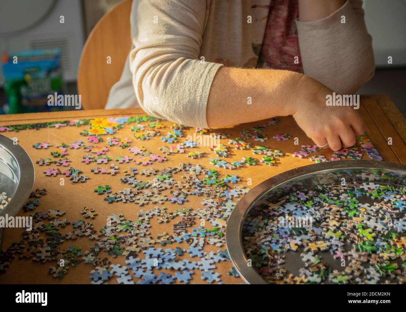 Woman doing jigsaw hi-res stock photography and images - Alamy