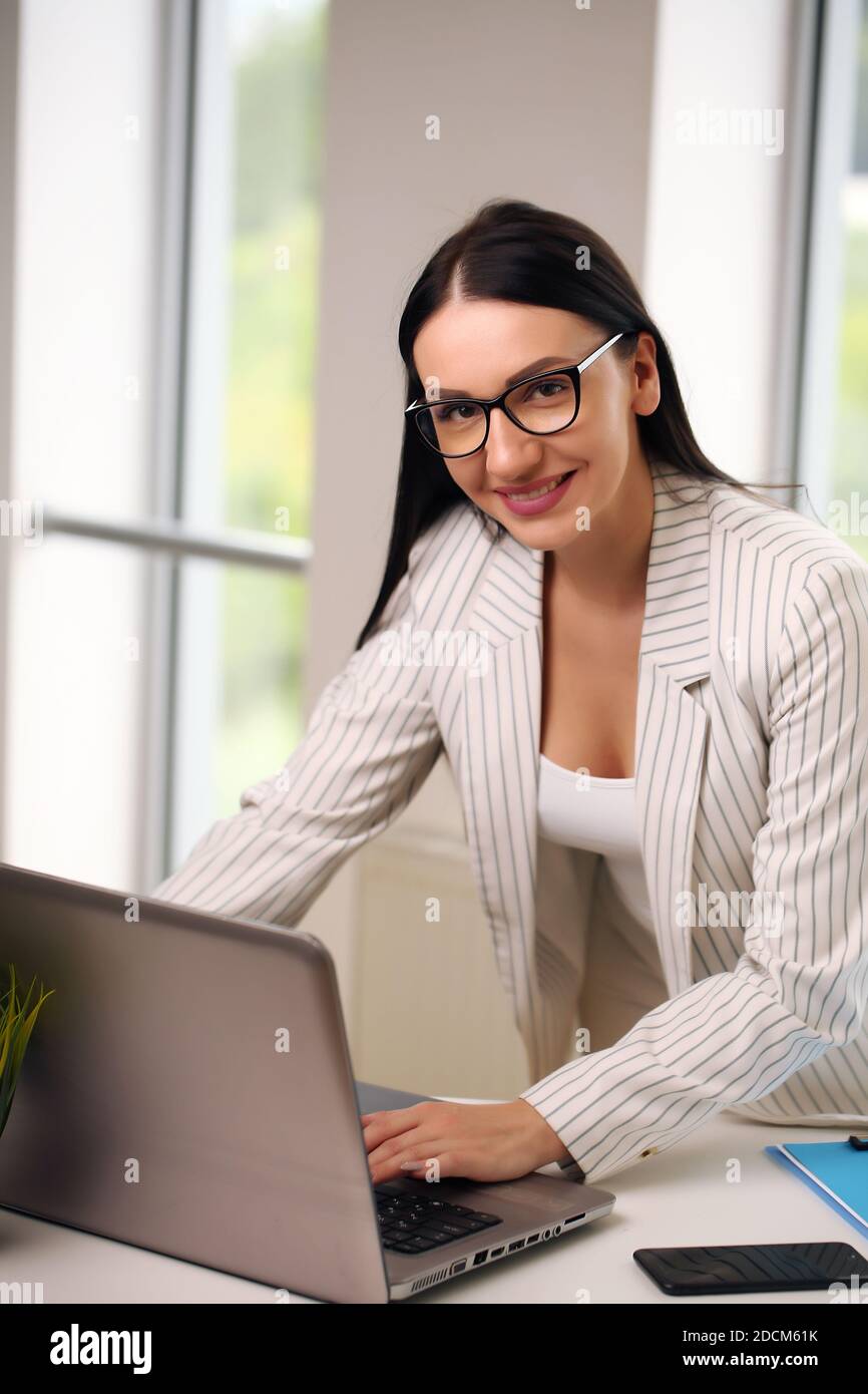 Office positions hi-res stock photography and images - Alamy