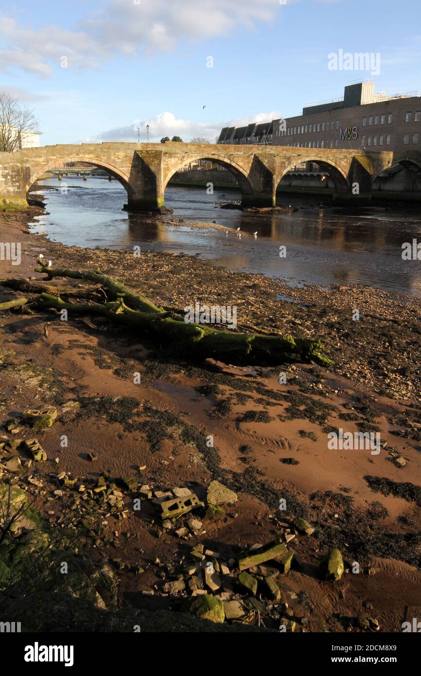 Auld Brig , Ayr, Ayrshire, Scotland. One of the oldest bridges in ...