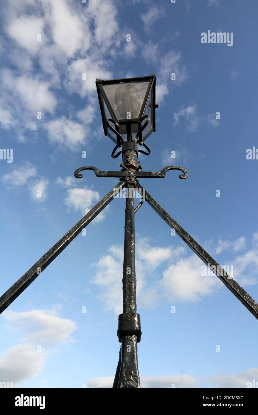 Auld Brig , Ayr, Ayrshire, Scotland. One of the oldest bridges in ...