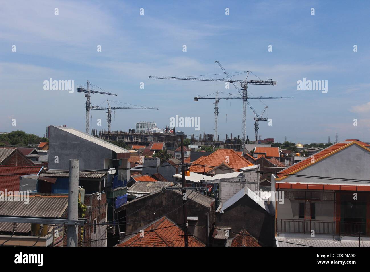 photo of building construction between houses Stock Photo - Alamy