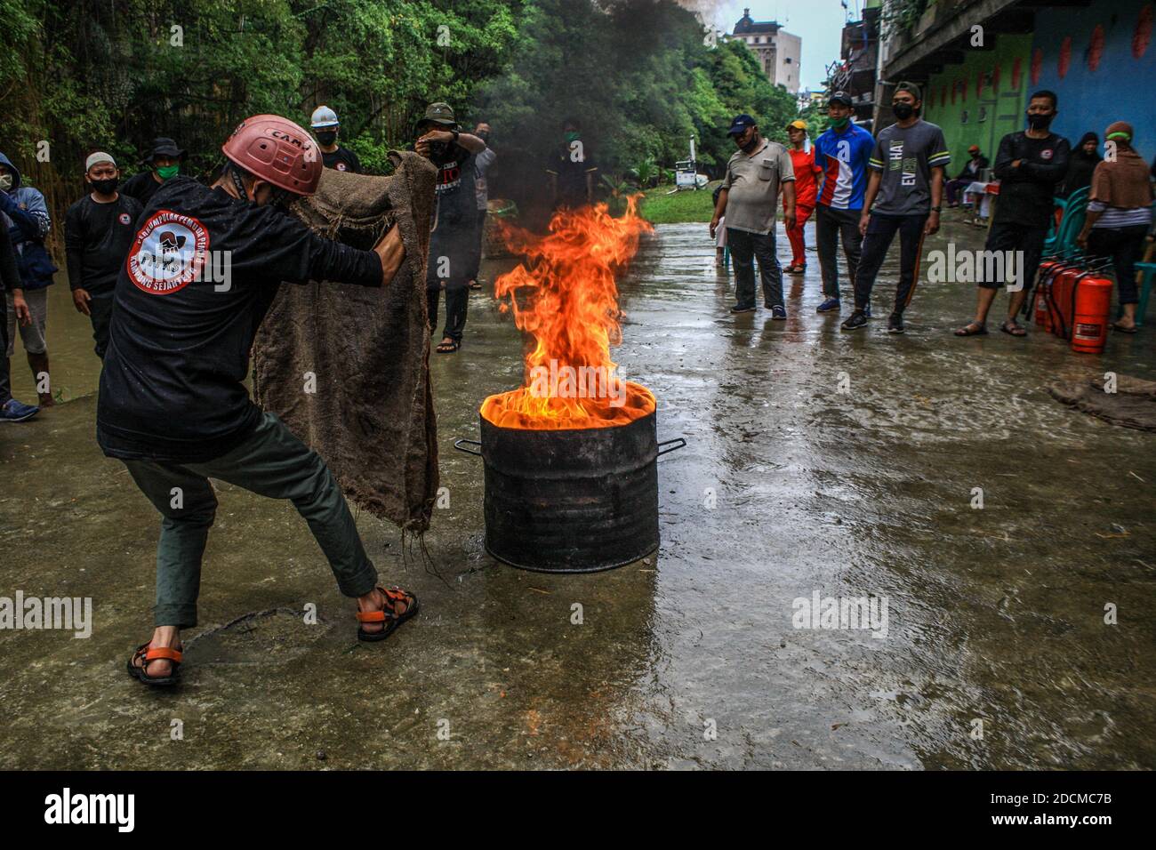 Vertical Rescue Indonesia training the community in handling fire ...