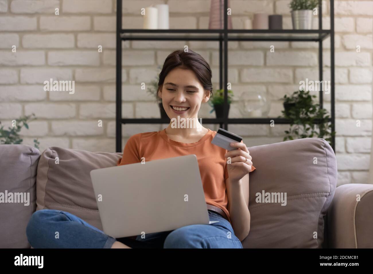Female in bank hi-res stock photography and images - Alamy