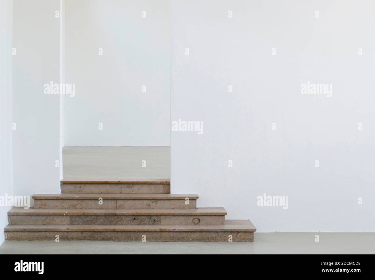 An interior view of an empty art gallery Stock Photo - Alamy