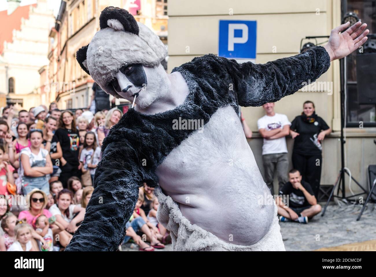 Panda costume hi-res stock photography and images - Alamy