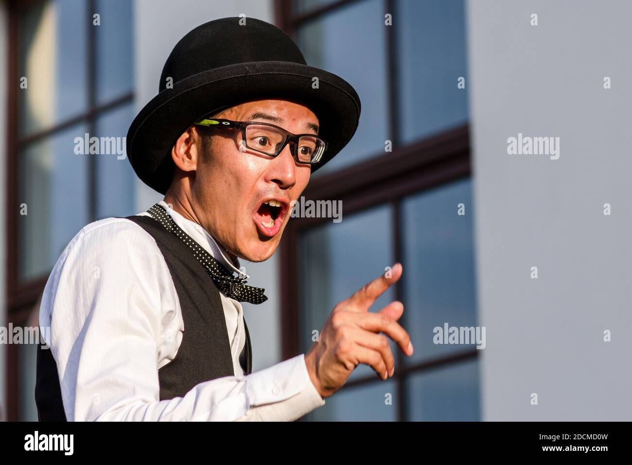 At the new circus hi-res stock photography and images - Alamy