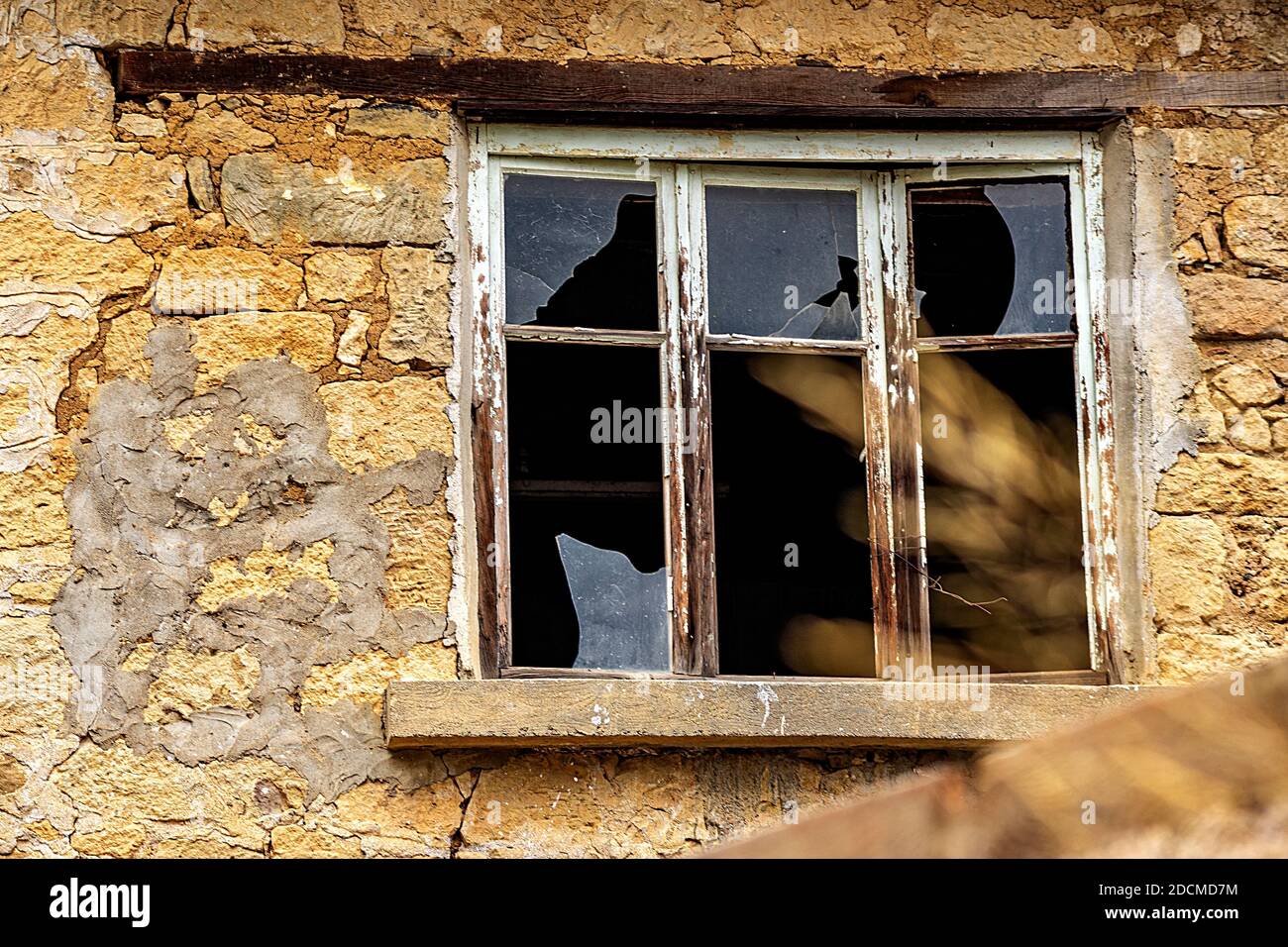 old stone house with broken windows Stock Photo - Alamy