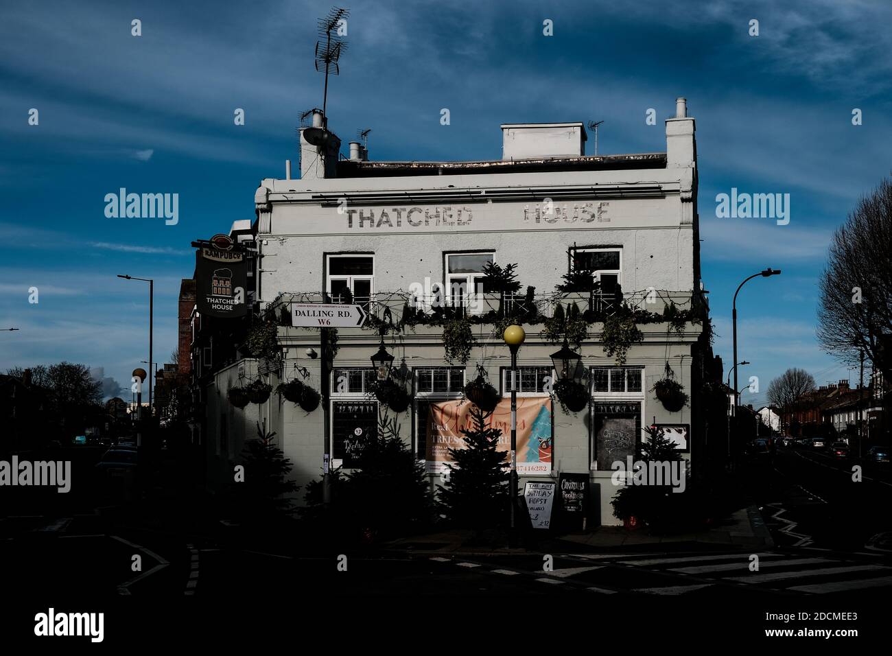 Thatched house pub hammersmith hi-res stock photography and images - Alamy