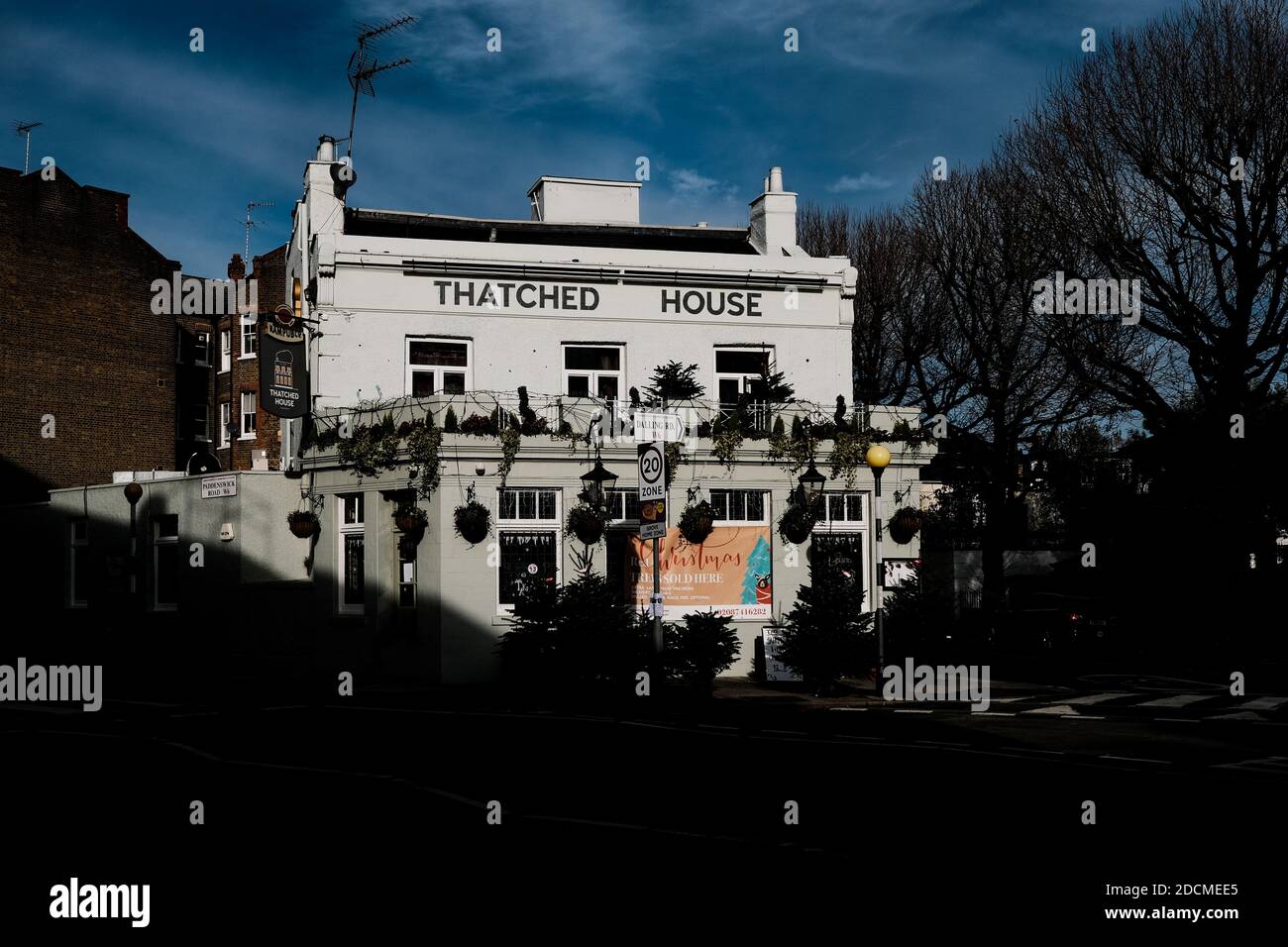 Thatched house pub hammersmith hi-res stock photography and images - Alamy
